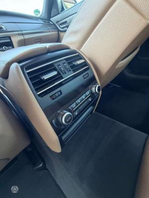 Black BMW 740 2011 in Kelme, with an engine capacity of 2.99 L and mileage of 352 thousand km for 11000 €, photo 17 on AUTOMOTO.COM.LV