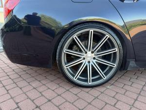 Black BMW 740 2011 in Kelme, with an engine capacity of 2.99 L and mileage of 352 thousand km for 11000 €, photo 18 on AUTOMOTO.COM.LV