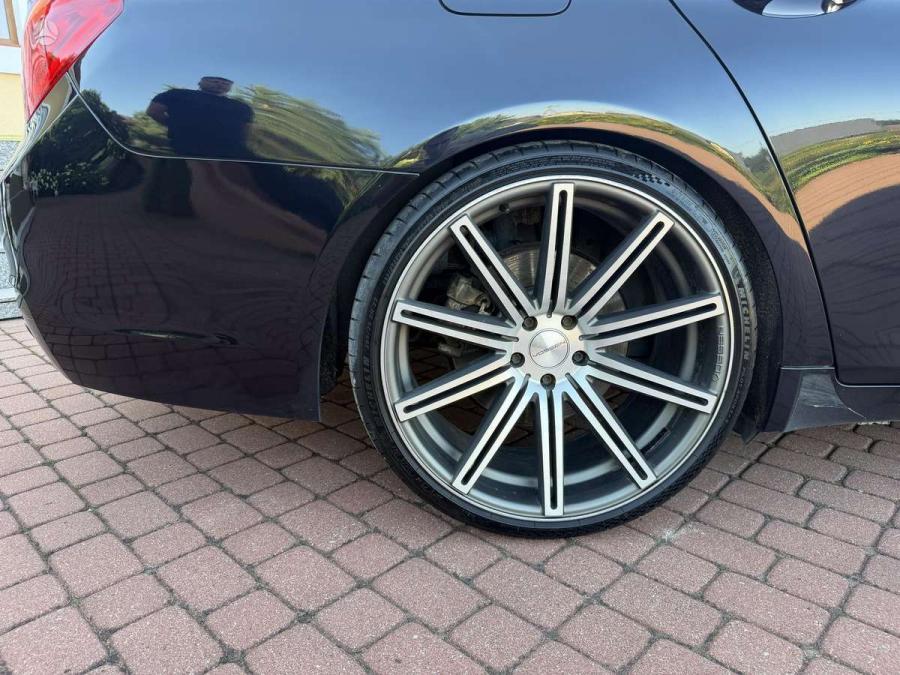 Black BMW 740 2011 in Kelme, with an engine capacity of 2.99 L and mileage of 352 thousand km for 11000 €, photo 18 on AUTOMOTO.COM.LV