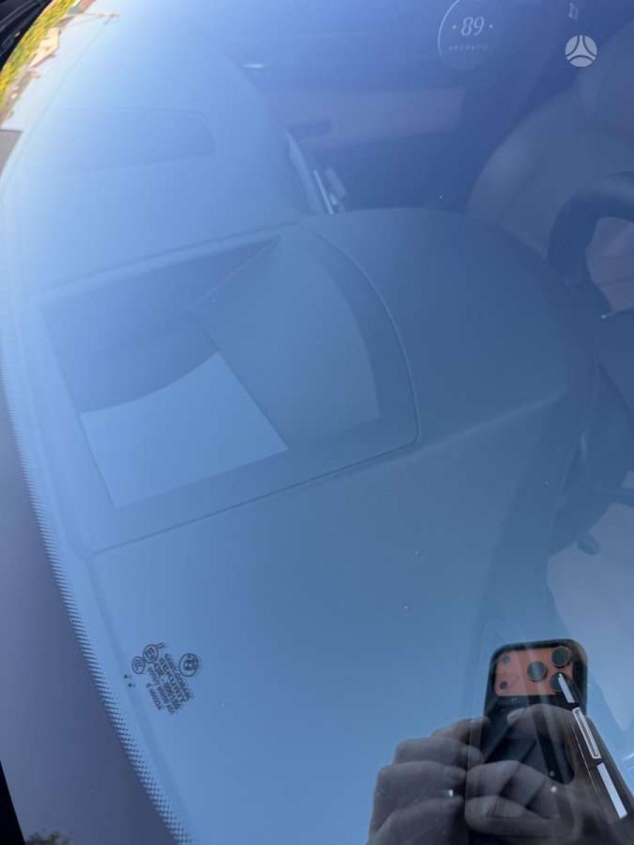Black BMW 740 2011 in Kelme, with an engine capacity of 2.99 L and mileage of 352 thousand km for 11000 €, photo 20 on AUTOMOTO.COM.LV