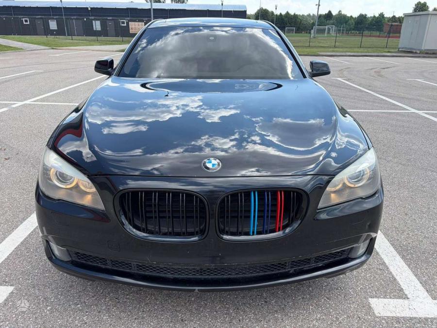 Melns BMW 740 2011 Prienai, ar dzinēja tilpumu 3.00 L un nobraukumu 274 tūkst. km par 5750 €, foto 3 vietnē AUTOMOTO.COM.LV