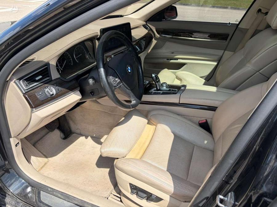 Melns BMW 740 2011 Prienai, ar dzinēja tilpumu 3.00 L un nobraukumu 274 tūkst. km par 5750 €, foto 9 vietnē AUTOMOTO.COM.LV