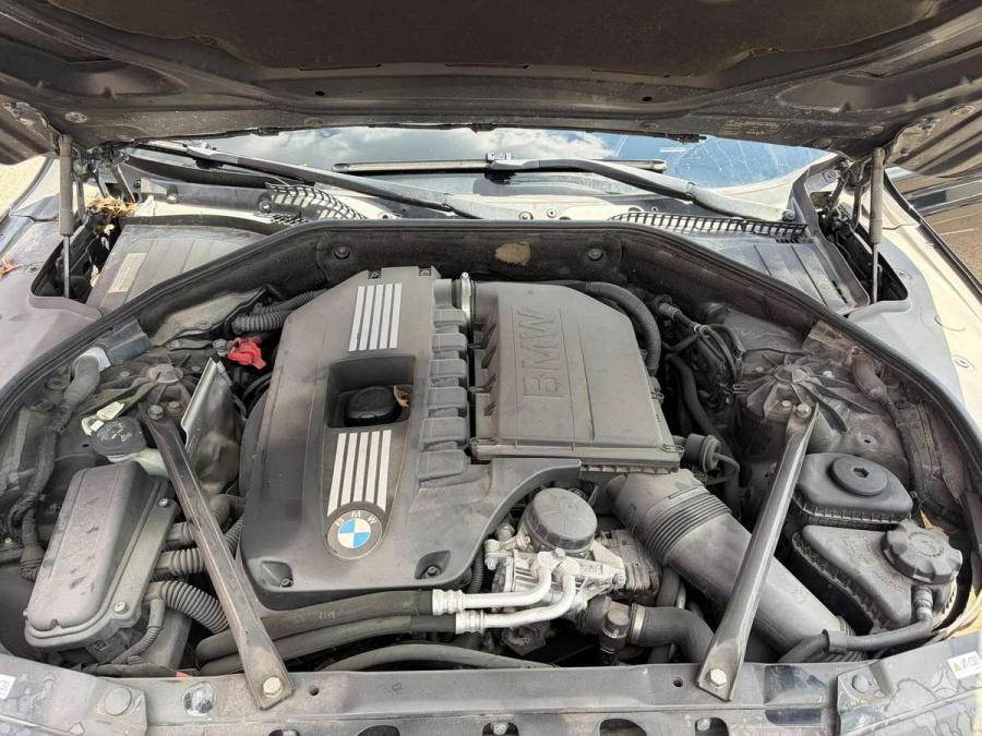 Melns BMW 740 2011 Prienai, ar dzinēja tilpumu 3.00 L un nobraukumu 274 tūkst. km par 5750 €, foto 14 vietnē AUTOMOTO.COM.LV