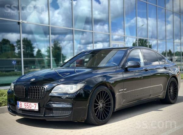 Black BMW 740 2011 in Rezekne, with an engine capacity of 3.00 L and mileage of 361 thousand km for 9990 €, photo 2 on AUTOMOTO.COM.LV