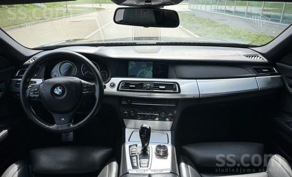 Black BMW 740 2011 in Rezekne, with an engine capacity of 3.00 L and mileage of 361 thousand km for 9990 €, photo 10 on AUTOMOTO.COM.LV