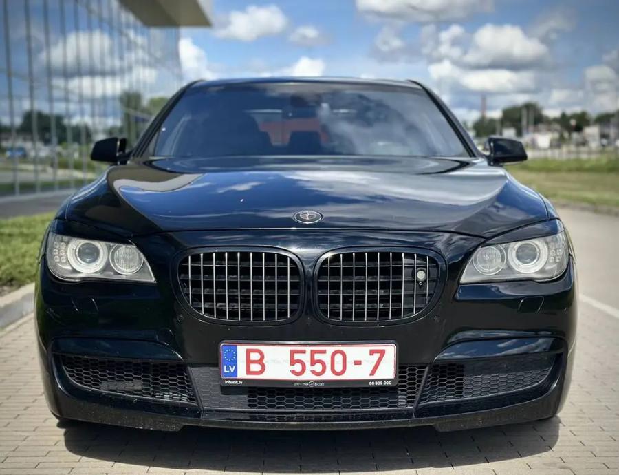 Black BMW 740 2011 in Rezekne, with an engine capacity of 3.00 L and mileage of 361 thousand km for 9990 €, photo 1 on AUTOMOTO.COM.LV