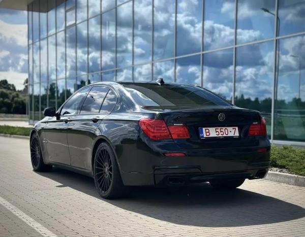Black BMW 740 2011 in Rezekne, with an engine capacity of 3.00 L and mileage of 361 thousand km for 9990 €, photo 5 on AUTOMOTO.COM.LV