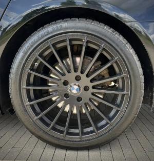 Black BMW 740 2011 in Rezekne, with an engine capacity of 3.00 L and mileage of 361 thousand km for 9990 €, photo 8 on AUTOMOTO.COM.LV