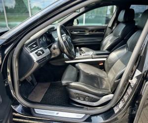Black BMW 740 2011 in Rezekne, with an engine capacity of 3.00 L and mileage of 361 thousand km for 9990 €, photo 12 on AUTOMOTO.COM.LV