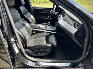 Black BMW 740 2011 in Rezekne, with an engine capacity of 3.00 L and mileage of 361 thousand km for 9990 €, photo 14 on AUTOMOTO.COM.LV