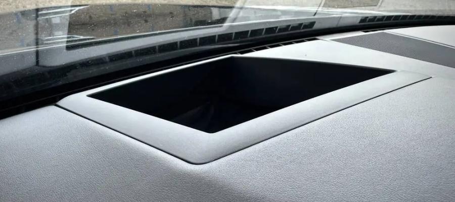 Black BMW 740 2011 in Rezekne, with an engine capacity of 3.00 L and mileage of 361 thousand km for 9990 €, photo 21 on AUTOMOTO.COM.LV