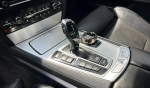 Black BMW 740 2011 in Rezekne, with an engine capacity of 3.00 L and mileage of 361 thousand km for 9990 €, photo 22 on AUTOMOTO.COM.LV