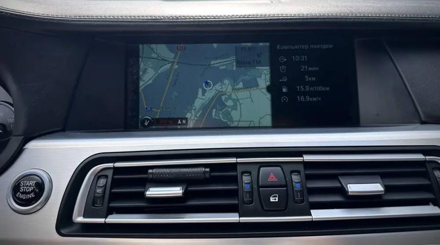 Black BMW 740 2011 in Rezekne, with an engine capacity of 3.00 L and mileage of 361 thousand km for 9990 €, photo 24 on AUTOMOTO.COM.LV