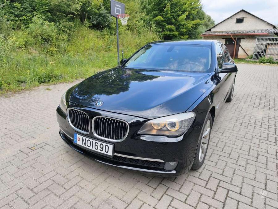 Black BMW 740 2011 in Vilnius, with an engine capacity of 2.98 L and mileage of 144 thousand km for 10000 €, photo 1 on AUTOMOTO.COM.LV