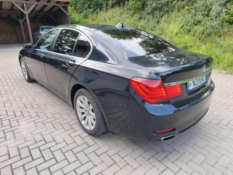 Black BMW 740 2011 in Vilnius, with an engine capacity of 2.98 L and mileage of 144 thousand km for 10000 €, photo 3 on AUTOMOTO.COM.LV