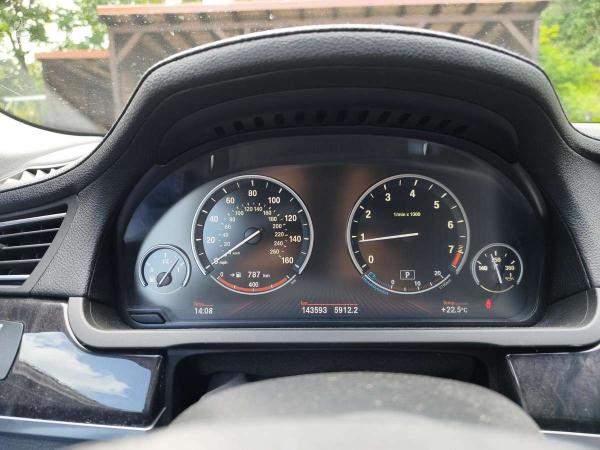 Melns BMW 740 2011 Viļņa, ar dzinēja tilpumu 2.98 L un nobraukumu 144 tūkst. km par 10000 €, foto 3 vietnē AUTOMOTO.COM.LV