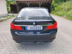 Black BMW 740 2011 in Vilnius, with an engine capacity of 2.98 L and mileage of 144 thousand km for 10000 €, photo 7 on AUTOMOTO.COM.LV