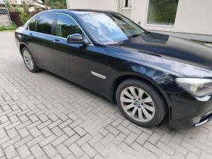 Black BMW 740 2011 in Vilnius, with an engine capacity of 2.98 L and mileage of 144 thousand km for 10000 €, photo 12 on AUTOMOTO.COM.LV