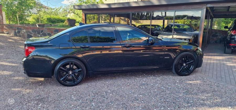 Melns BMW 740 2011 Telšiai, ar dzinēja tilpumu 2.99 L un nobraukumu 226 tūkst. km par 10490 €, foto 4 vietnē AUTOMOTO.COM.LV