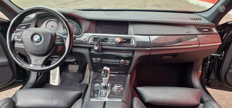 Melns BMW 740 2011 Telšiai, ar dzinēja tilpumu 2.99 L un nobraukumu 226 tūkst. km par 10490 €, foto 8 vietnē AUTOMOTO.COM.LV