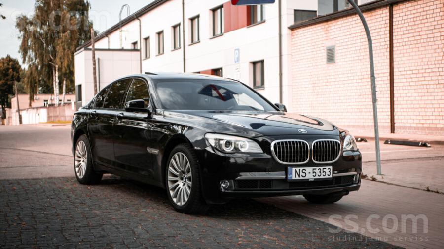 Black BMW 740 2011 in Daugavpils, with an engine capacity of 3.00 L and mileage of 250 thousand km for 12200 €, photo 1 on AUTOMOTO.COM.LV