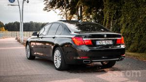 Black BMW 740 2011 in Daugavpils, with an engine capacity of 3.00 L and mileage of 250 thousand km for 12200 €, photo 3 on AUTOMOTO.COM.LV
