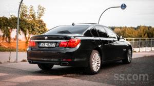 Black BMW 740 2011 in Daugavpils, with an engine capacity of 3.00 L and mileage of 250 thousand km for 12200 €, photo 5 on AUTOMOTO.COM.LV