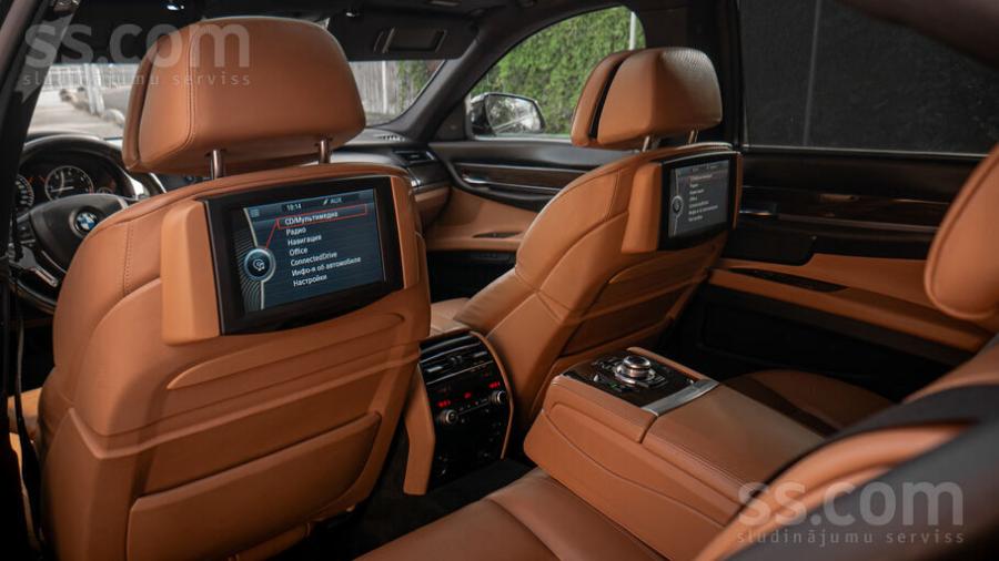 Black BMW 740 2011 in Daugavpils, with an engine capacity of 3.00 L and mileage of 250 thousand km for 12200 €, photo 7 on AUTOMOTO.COM.LV