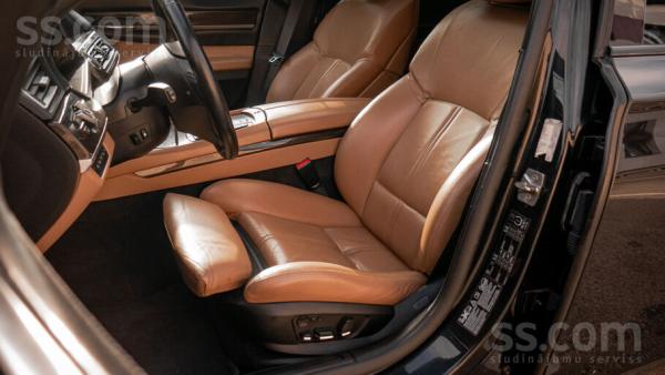 Melns BMW 740 2011 Daugavpils, ar dzinēja tilpumu 3.00 L un nobraukumu 250 tūkst. km par 12200 €, foto 7 vietnē AUTOMOTO.COM.LV