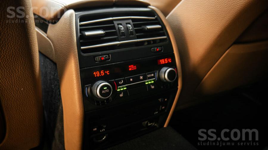 Black BMW 740 2011 in Daugavpils, with an engine capacity of 3.00 L and mileage of 250 thousand km for 12200 €, photo 17 on AUTOMOTO.COM.LV