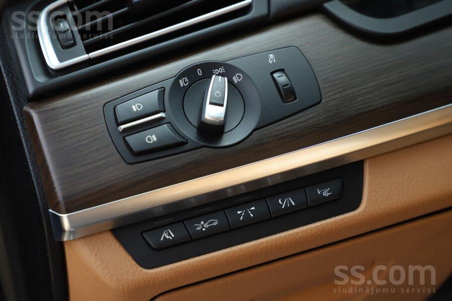 Black BMW 740 2011 in Tukums, with an engine capacity of 3.00 L and mileage of 0 thousand km for 7500 €, photo 7 on AUTOMOTO.COM.LV
