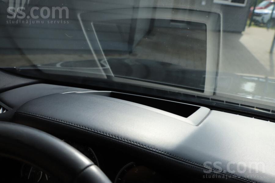 Black BMW 740 2011 in Tukums, with an engine capacity of 3.00 L and mileage of 0 thousand km for 7500 €, photo 10 on AUTOMOTO.COM.LV