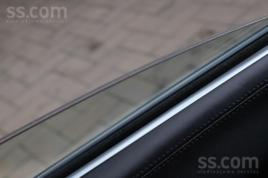 Black BMW 740 2011 in Tukums, with an engine capacity of 3.00 L and mileage of 0 thousand km for 7500 €, photo 14 on AUTOMOTO.COM.LV