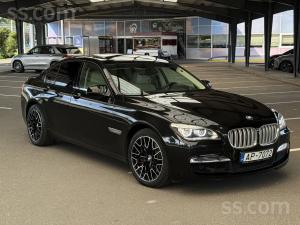 Melns BMW 740 2011 Rīga, ar dzinēja tilpumu 3.00 L un nobraukumu 281 tūkst. km par 14000 €, foto  vietnē AUTOMOTO.COM.LV