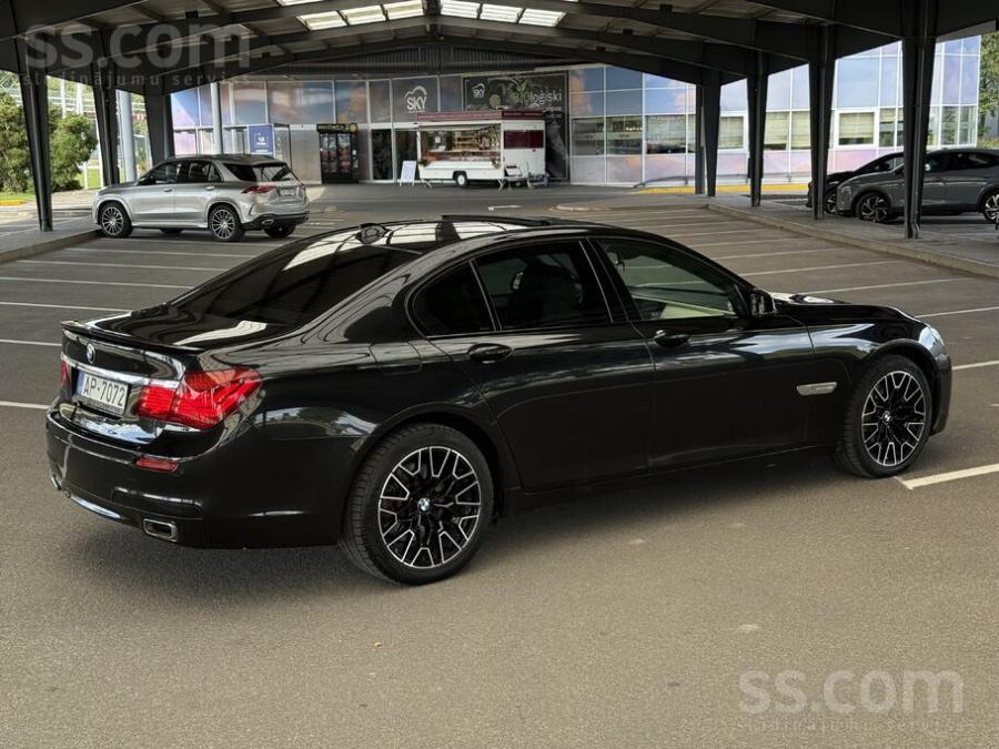 Melns BMW 740 2011 Rīga, ar dzinēja tilpumu 3.00 L un nobraukumu 281 tūkst. km par 14000 €, foto 8 vietnē AUTOMOTO.COM.LV