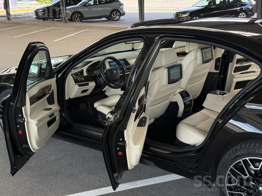 Melns BMW 740 2011 Rīga, ar dzinēja tilpumu 3.00 L un nobraukumu 281 tūkst. km par 14000 €, foto 10 vietnē AUTOMOTO.COM.LV