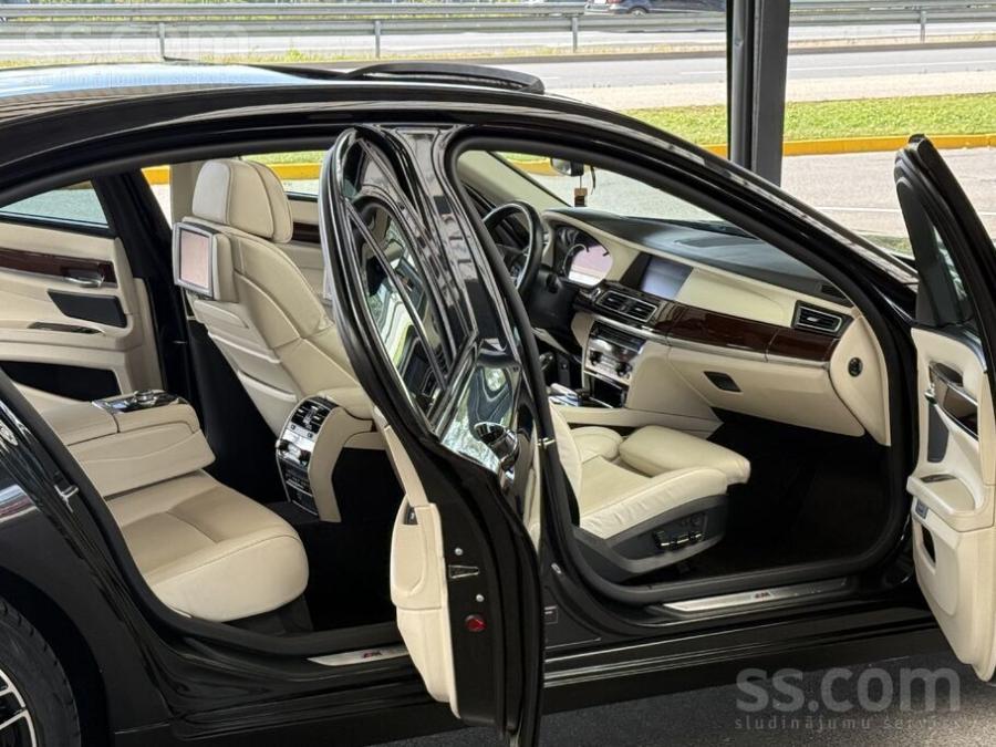 Melns BMW 740 2011 Rīga, ar dzinēja tilpumu 3.00 L un nobraukumu 281 tūkst. km par 14000 €, foto 11 vietnē AUTOMOTO.COM.LV