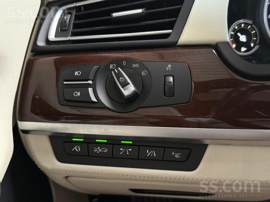 Melns BMW 740 2011 Rīga, ar dzinēja tilpumu 3.00 L un nobraukumu 281 tūkst. km par 14000 €, foto 15 vietnē AUTOMOTO.COM.LV