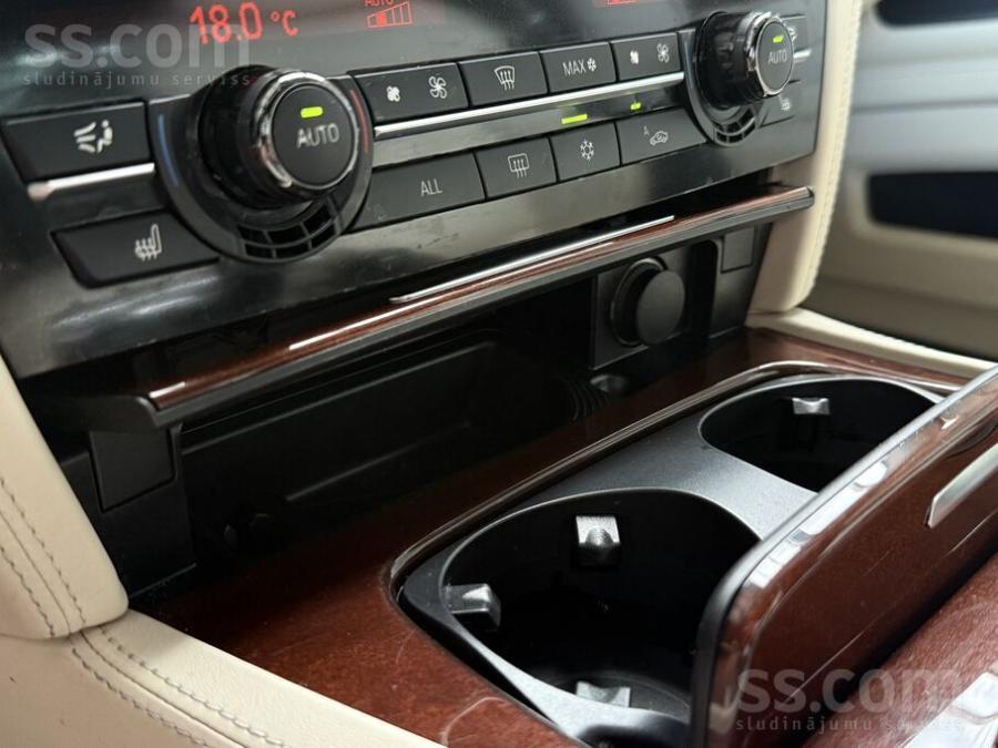 Melns BMW 740 2011 Rīga, ar dzinēja tilpumu 3.00 L un nobraukumu 281 tūkst. km par 14000 €, foto 16 vietnē AUTOMOTO.COM.LV