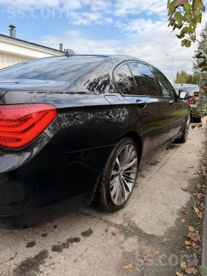 Melns BMW 740 2011 Rīga, ar dzinēja tilpumu 3.00 L un nobraukumu 326 tūkst. km par 7200 €, foto 4 vietnē AUTOMOTO.COM.LV