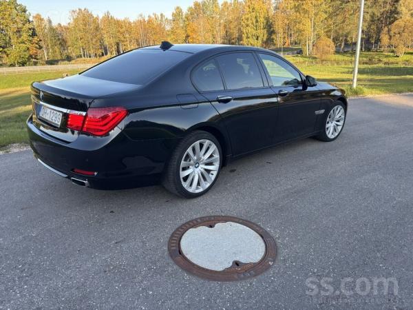 Melns BMW 740 2011 Alūksne, ar dzinēja tilpumu 3.00 L un nobraukumu 269 tūkst. km par 10500 €, foto 5 vietnē AUTOMOTO.COM.LV