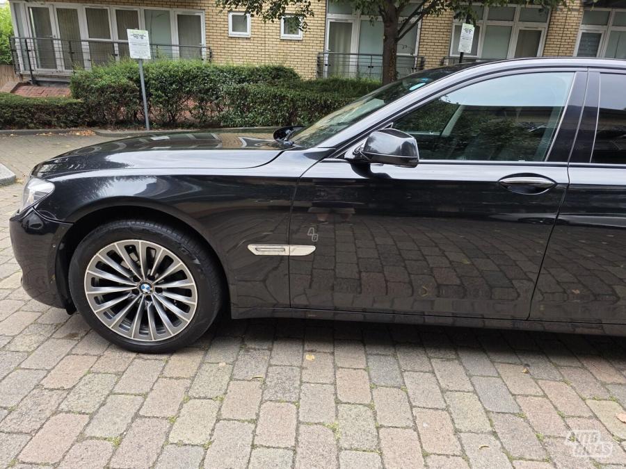 Melns BMW 740 2011 Kauņa, ar dzinēja tilpumu 3.00 L un nobraukumu 308 tūkst. km par 5690 €, foto 10 vietnē AUTOMOTO.COM.LV