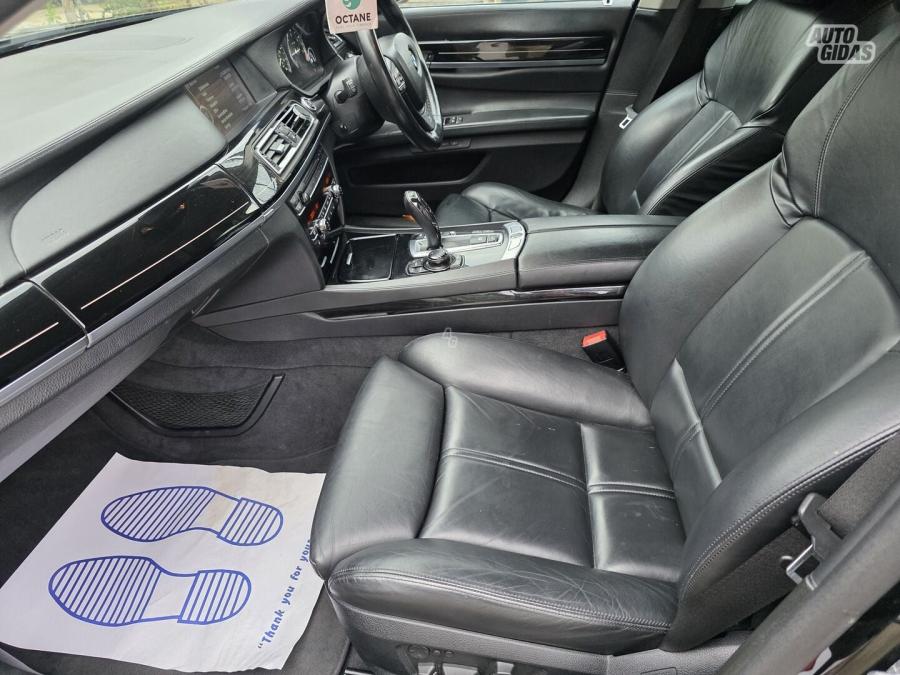 Melns BMW 740 2011 Kauņa, ar dzinēja tilpumu 3.00 L un nobraukumu 308 tūkst. km par 5690 €, foto 18 vietnē AUTOMOTO.COM.LV