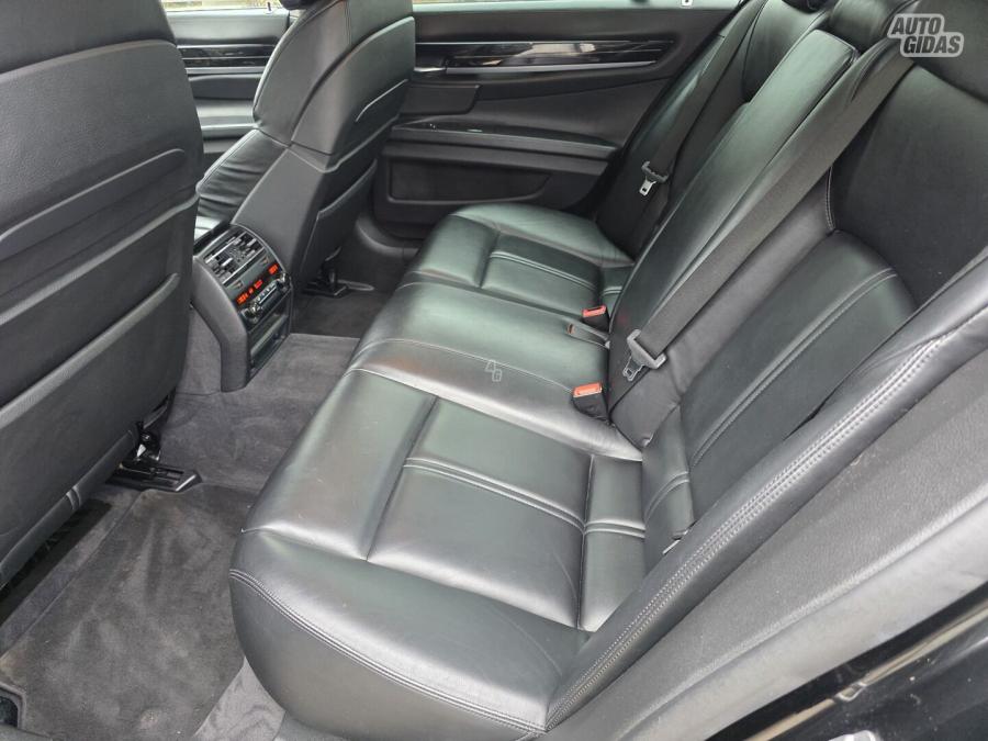 Melns BMW 740 2011 Kauņa, ar dzinēja tilpumu 3.00 L un nobraukumu 308 tūkst. km par 5690 €, foto 19 vietnē AUTOMOTO.COM.LV