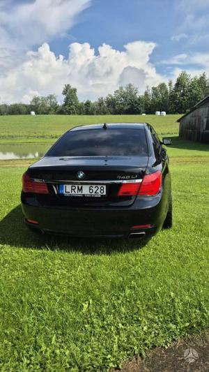 Melns BMW 740 2012 Akmenė, ar dzinēja tilpumu 3.00 L un nobraukumu 285 tūkst. km par 10000 €, foto 13 vietnē AUTOMOTO.COM.LV