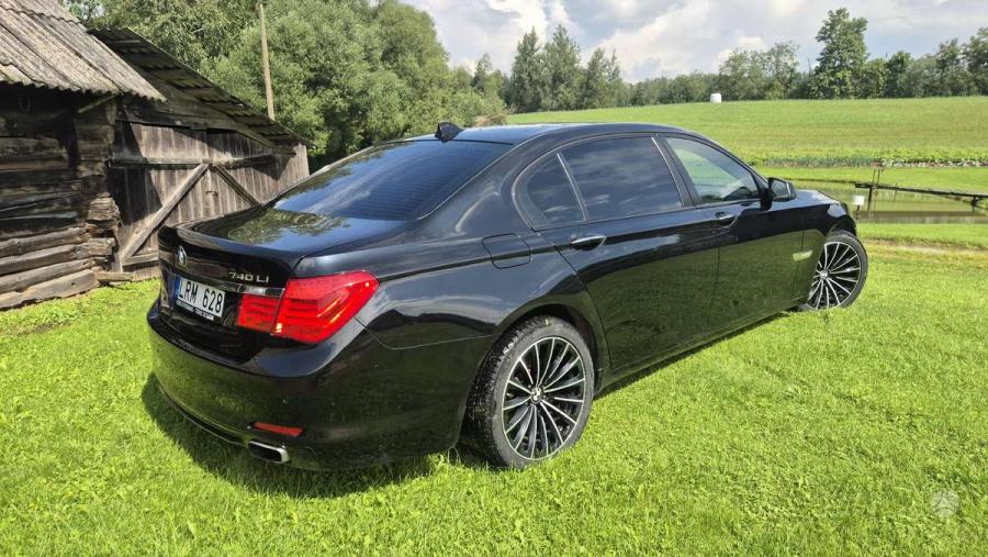 Melns BMW 740 2012 Akmenė, ar dzinēja tilpumu 3.00 L un nobraukumu 285 tūkst. km par 10000 €, foto 14 vietnē AUTOMOTO.COM.LV