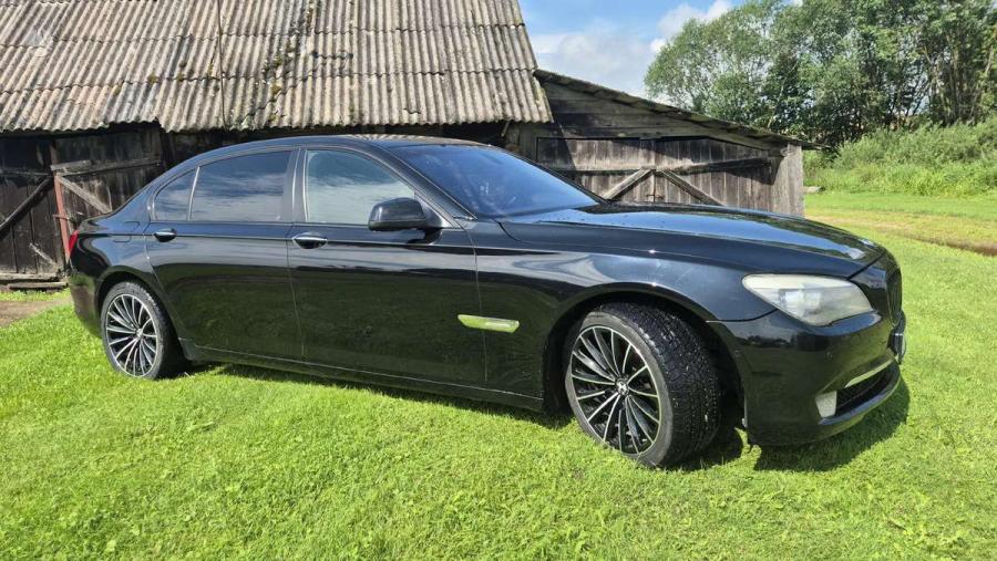 Melns BMW 740 2012 Akmenė, ar dzinēja tilpumu 3.00 L un nobraukumu 285 tūkst. km par 10000 €, foto 15 vietnē AUTOMOTO.COM.LV