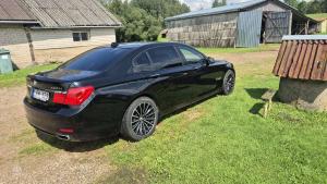 Melns BMW 740 2012 Akmenė, ar dzinēja tilpumu 3.00 L un nobraukumu 285 tūkst. km par 10000 €, foto 16 vietnē AUTOMOTO.COM.LV