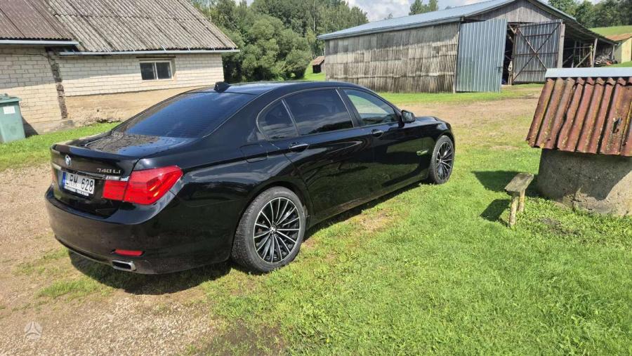 Melns BMW 740 2012 Akmenė, ar dzinēja tilpumu 3.00 L un nobraukumu 285 tūkst. km par 10000 €, foto 16 vietnē AUTOMOTO.COM.LV