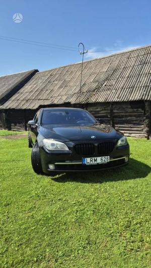 Melns BMW 740 2012 Akmenė, ar dzinēja tilpumu 3.00 L un nobraukumu 285 tūkst. km par 10000 €, foto 18 vietnē AUTOMOTO.COM.LV